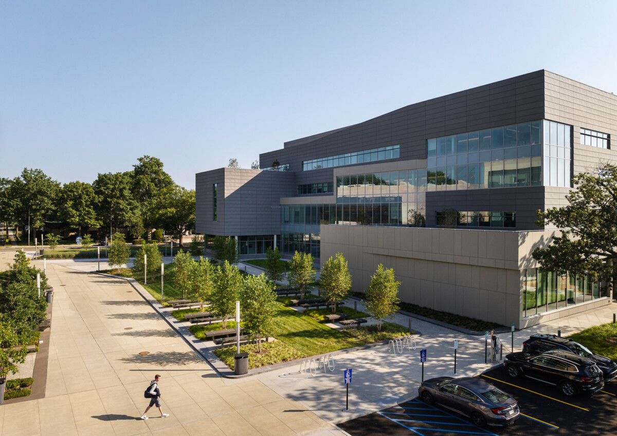 Hofstra University Science and Innovation Center — Ayers Saint Gross